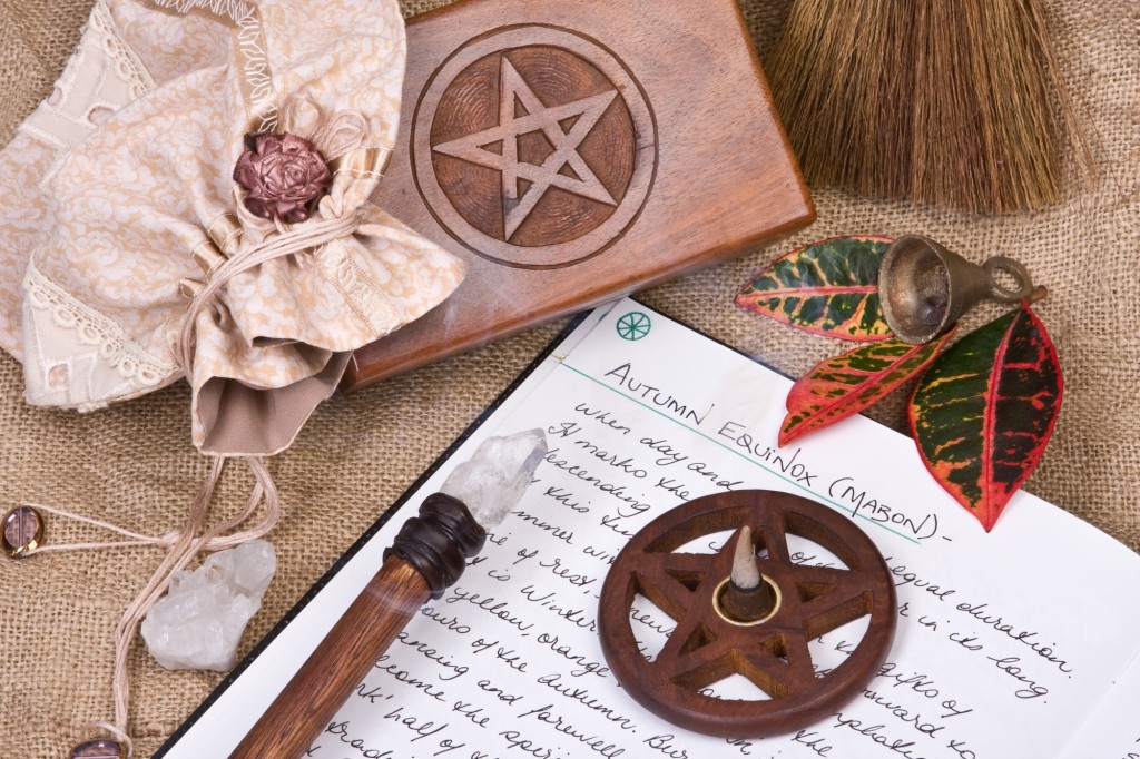 Essential Reading Guide: The Best Wiccan Books for Beginners